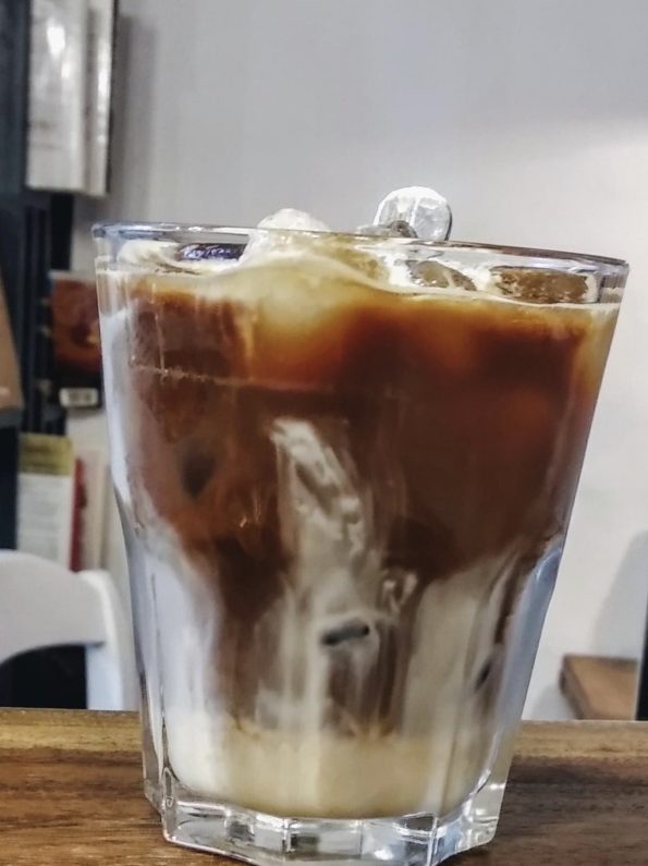 Cà phê sữa đá Việt Nam nóng/đá - Vietnamese black coffee hot/iced ...
